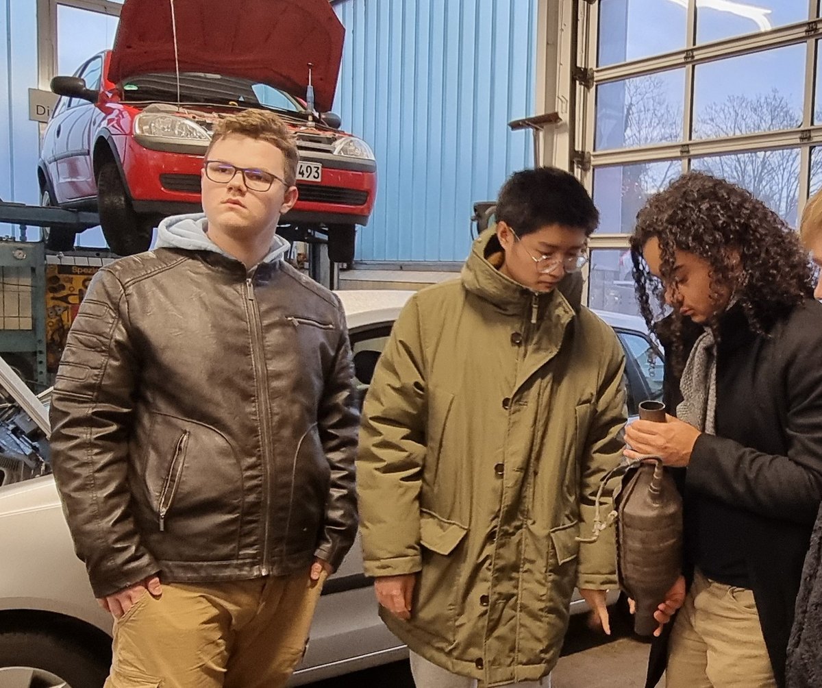 Lehrreiche Einblicke: Schüler des Chemie-Leistungsfachs erkunden ...